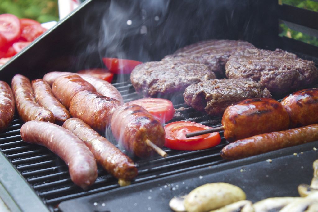 8 BBQ Tips To Make You a Backyard Superstar